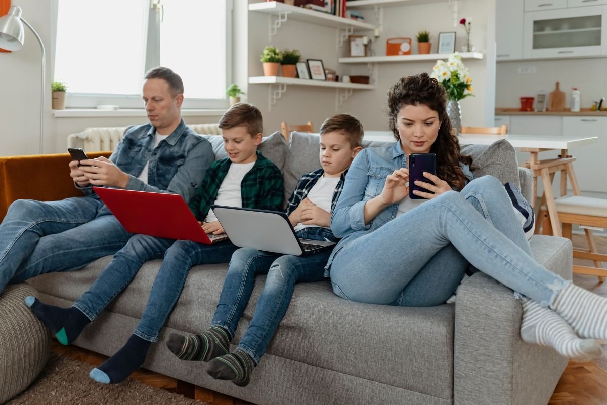 [INSIGHTS REPORT] 38% of Parents Prefer to Buy Technology from ...